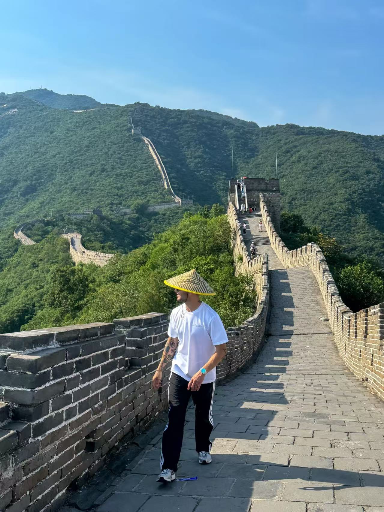 Exploring Mutianyu Great Wall brims with a lively, delightful charm!